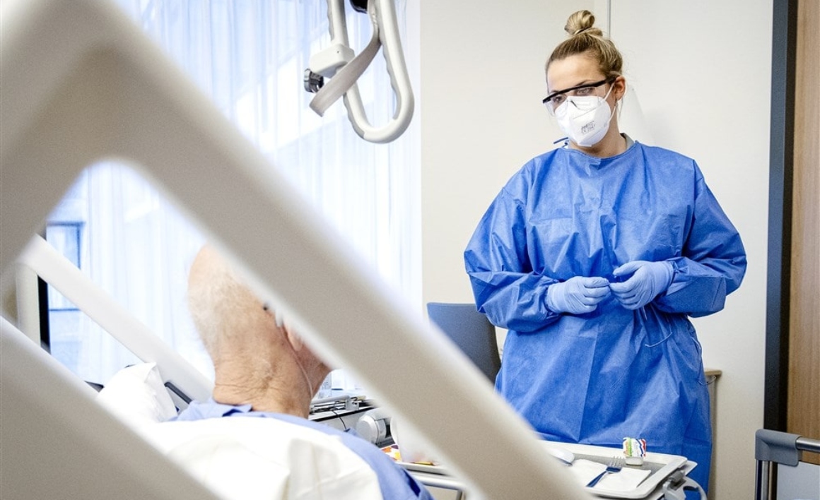 Zorgmedewerkers die in eerste golf long covid opliepen kunnen 15.000 euro krijgen